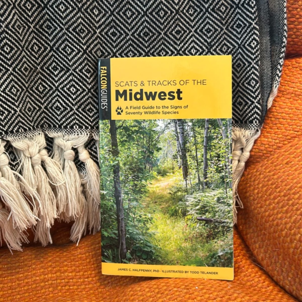 Scats and Tracks of the Midwest by James Halfpenny