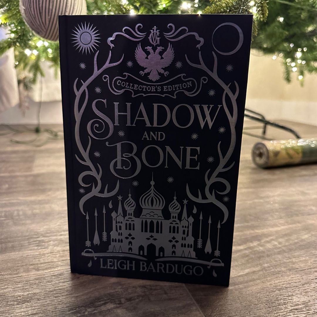 Shadow and Bone by Leigh Bardugo, Hardcover | Pangobooks