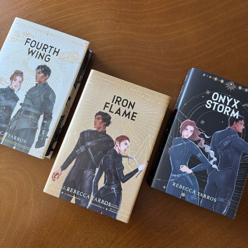 Fourth Wing Fairyloot Special Editions SIGNED by Rebecca Yarros ...
