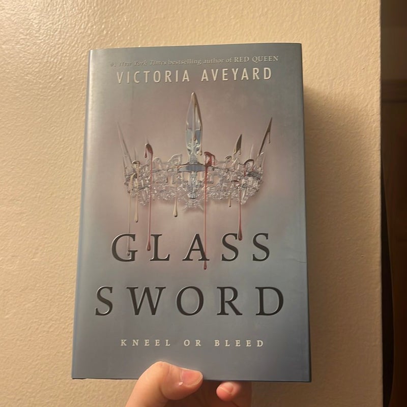 Glass Sword by Victoria Aveyard, Hardcover | Pangobooks