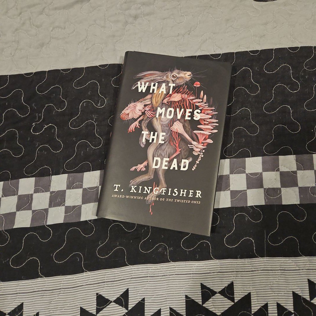 What Moves the Dead by T. Kingfisher, Hardcover | Pangobooks