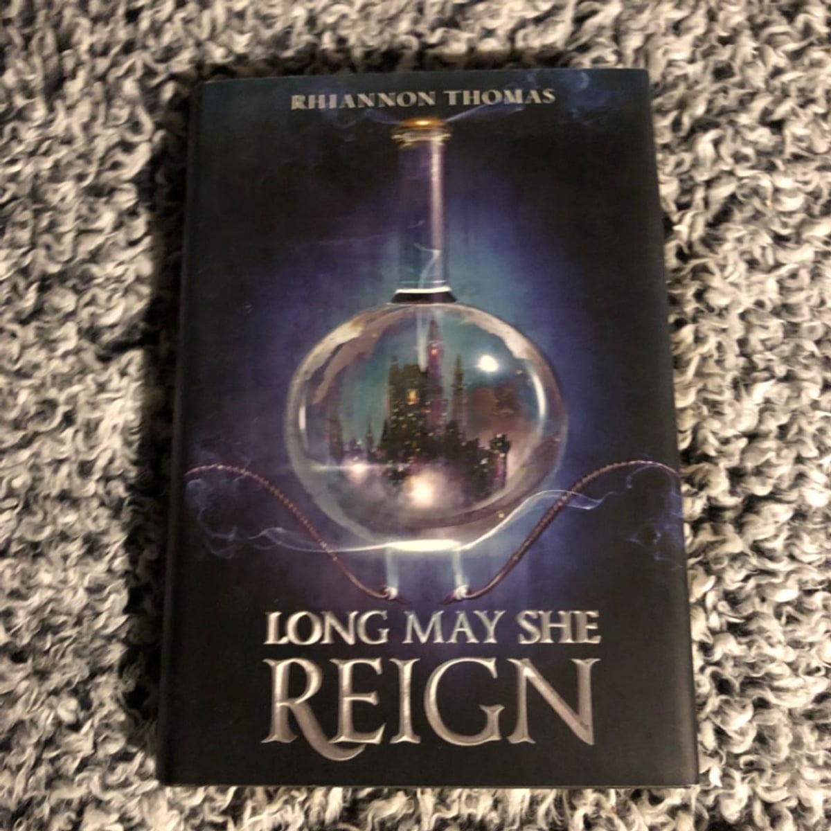 Long May She Reign by Rhiannon Thomas, Hardcover | Pangobooks