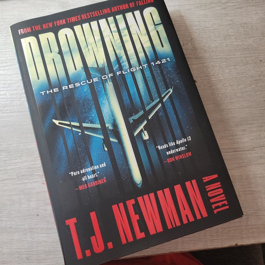 Drowning by T. J. Newman, Paperback | Pangobooks