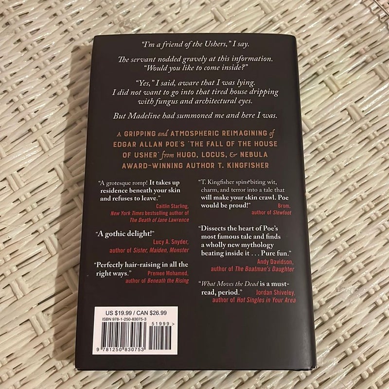 What Moves the Dead by T. Kingfisher, Hardcover | Pangobooks