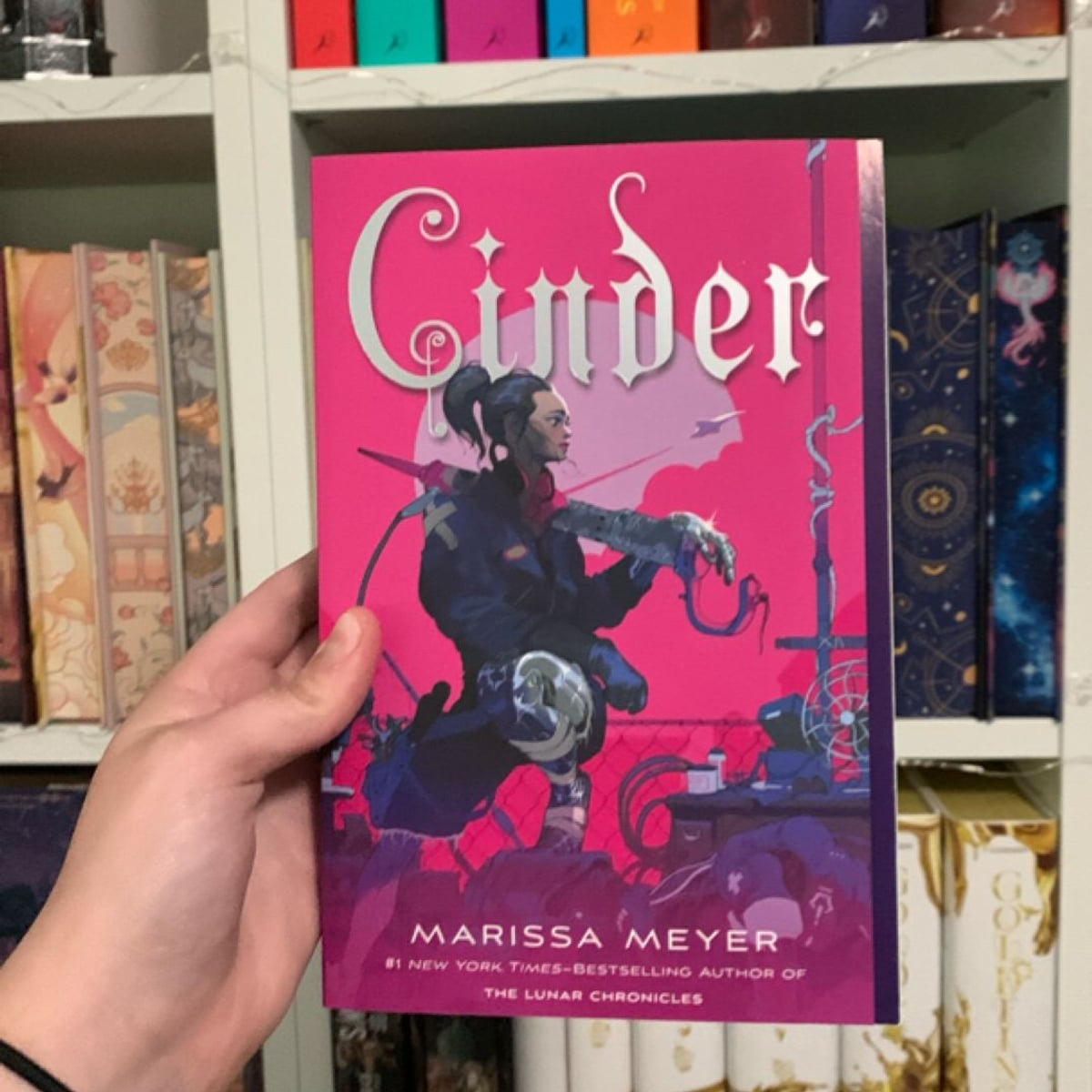 Cinder by Marissa Meyer, Paperback | Pangobooks