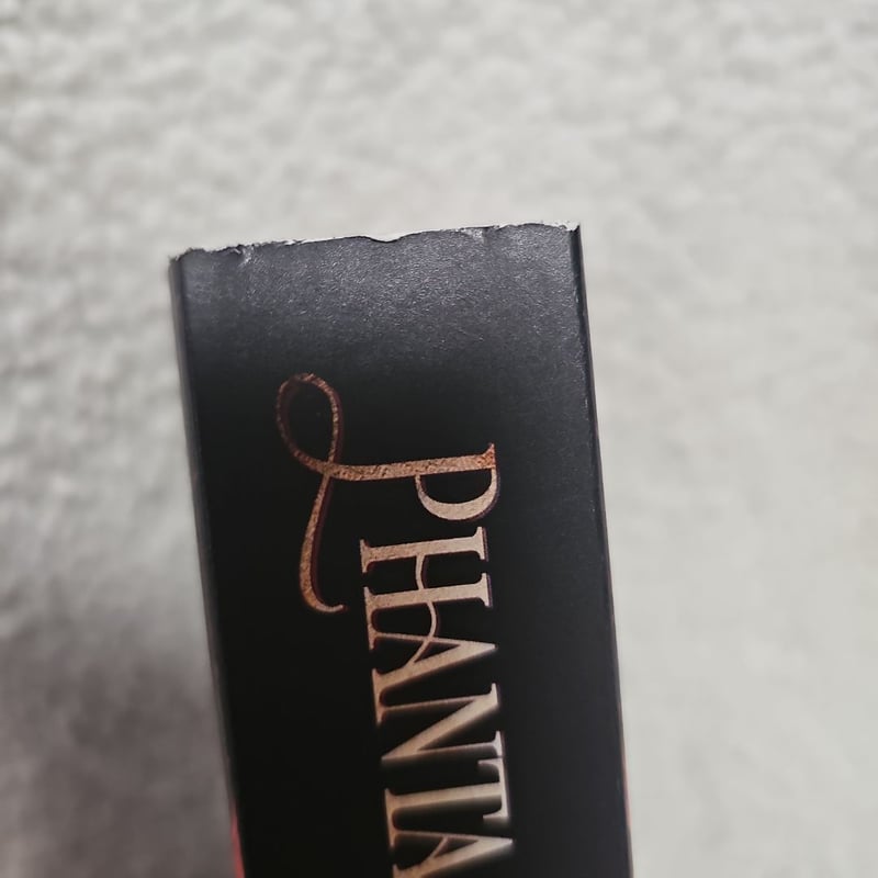 Phantasma by Kaylie Smith, Paperback | Pangobooks