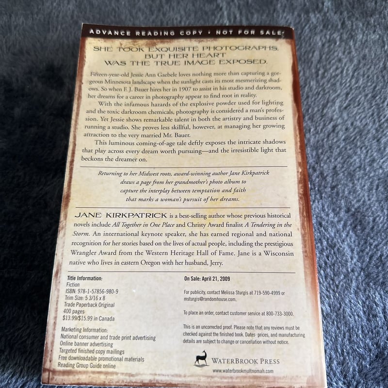 A Flickering Light by Jane Kirkpatrick, Paperback | Pangobooks