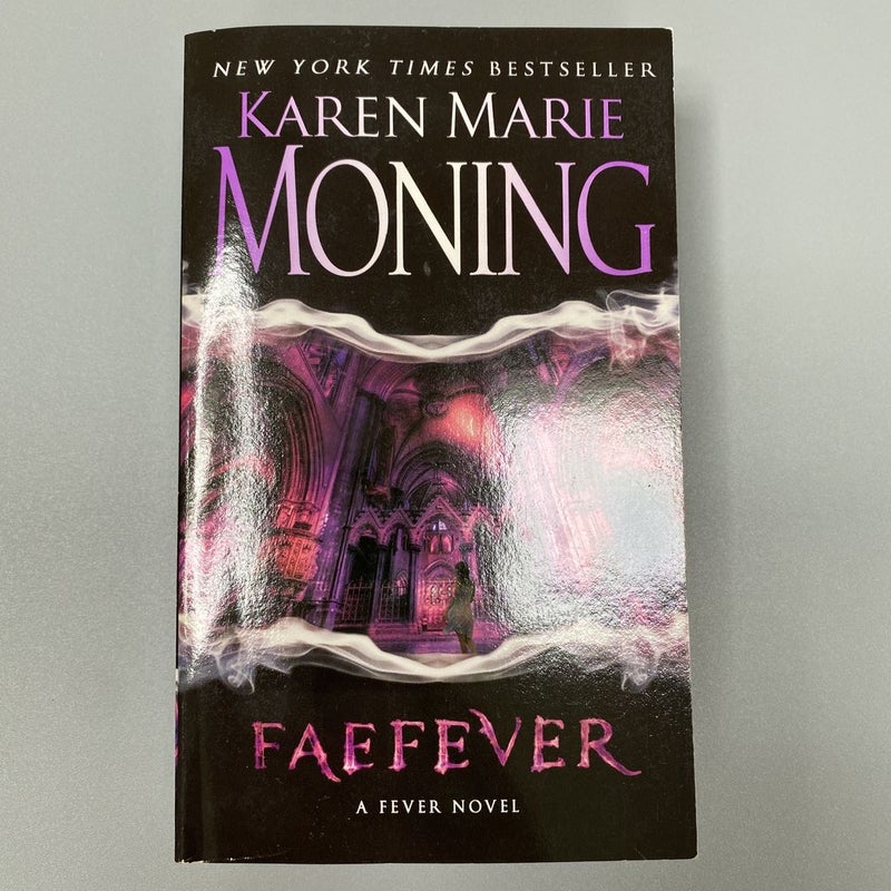 Faefever by Karen Marie Moning, Paperback | Pangobooks