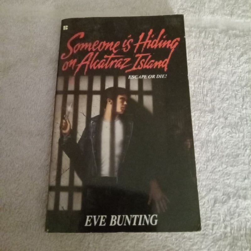 Someone is Hiding on Alcatraz Island by Eve Bunting, Paperback | Pangobooks