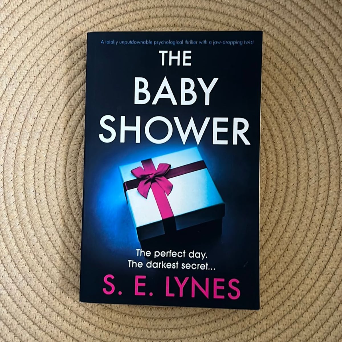 The Baby Shower by S. E. Lynes, Paperback | Pangobooks