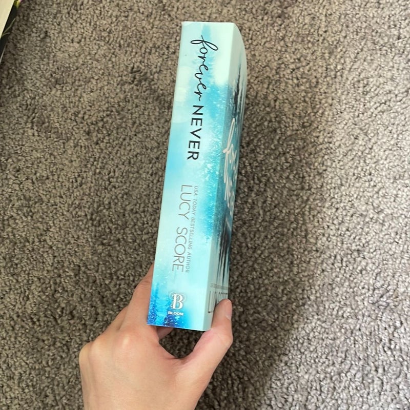 Forever Never by Lucy Score, Paperback | Pangobooks