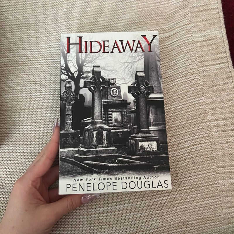 Hideaway by Penelope Douglas, Paperback | Pangobooks