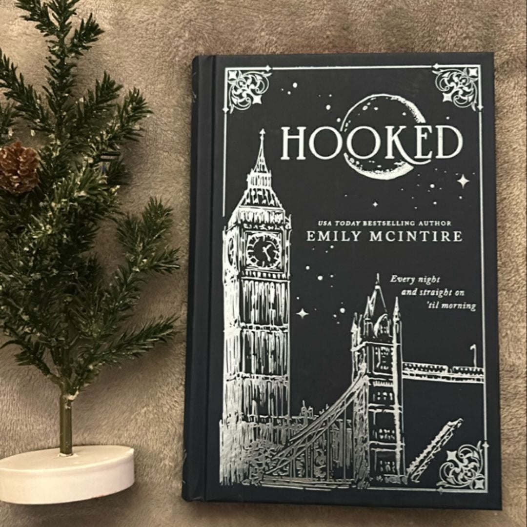 Hooked by Emily Mcintire, Hardcover | Pangobooks