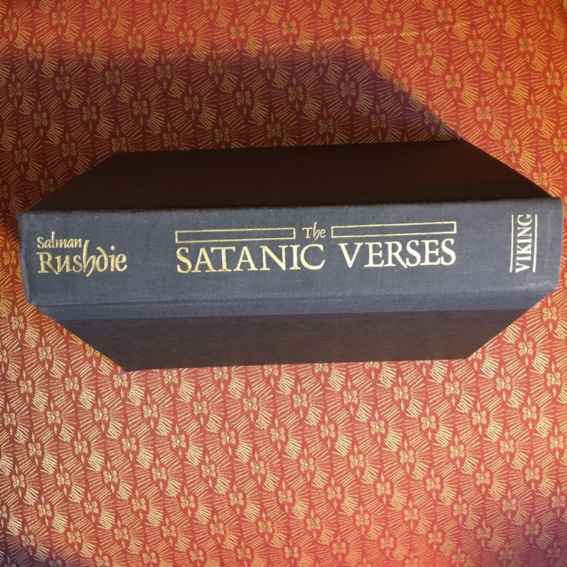 The Satanic Verses by Salmon Rushdie, Hardcover | Pangobooks
