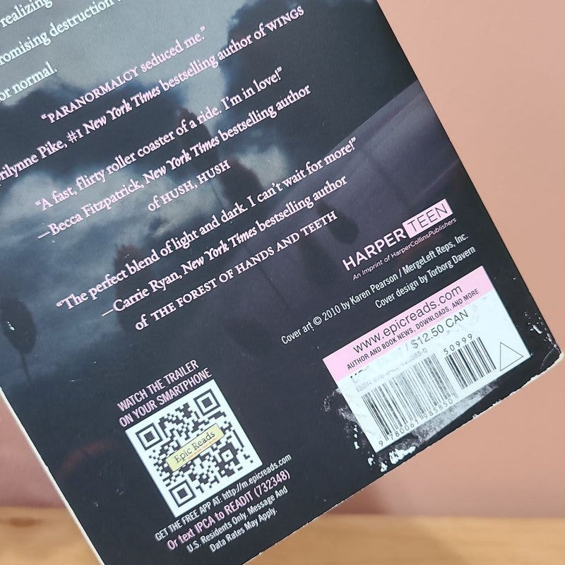 Paranormalcy by Kiersten White, Paperback | Pangobooks