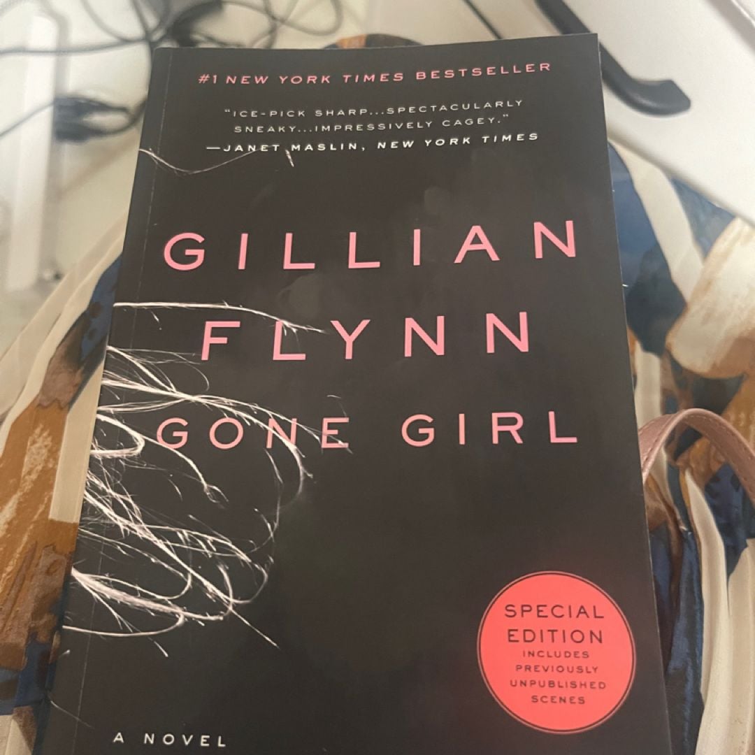 Gone Girl by Gillian Flynn, Paperback | Pangobooks