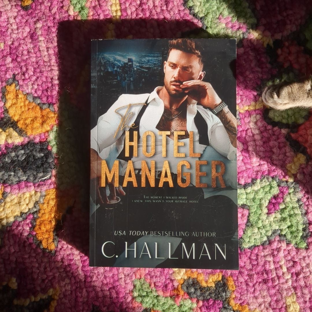 The Hotel Manager SIGNED by C. Hallman, Paperback | Pangobooks
