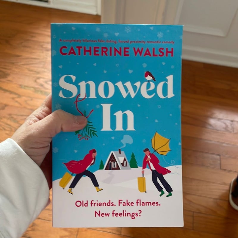 Snowed In by Catherine Walsh, Paperback | Pangobooks