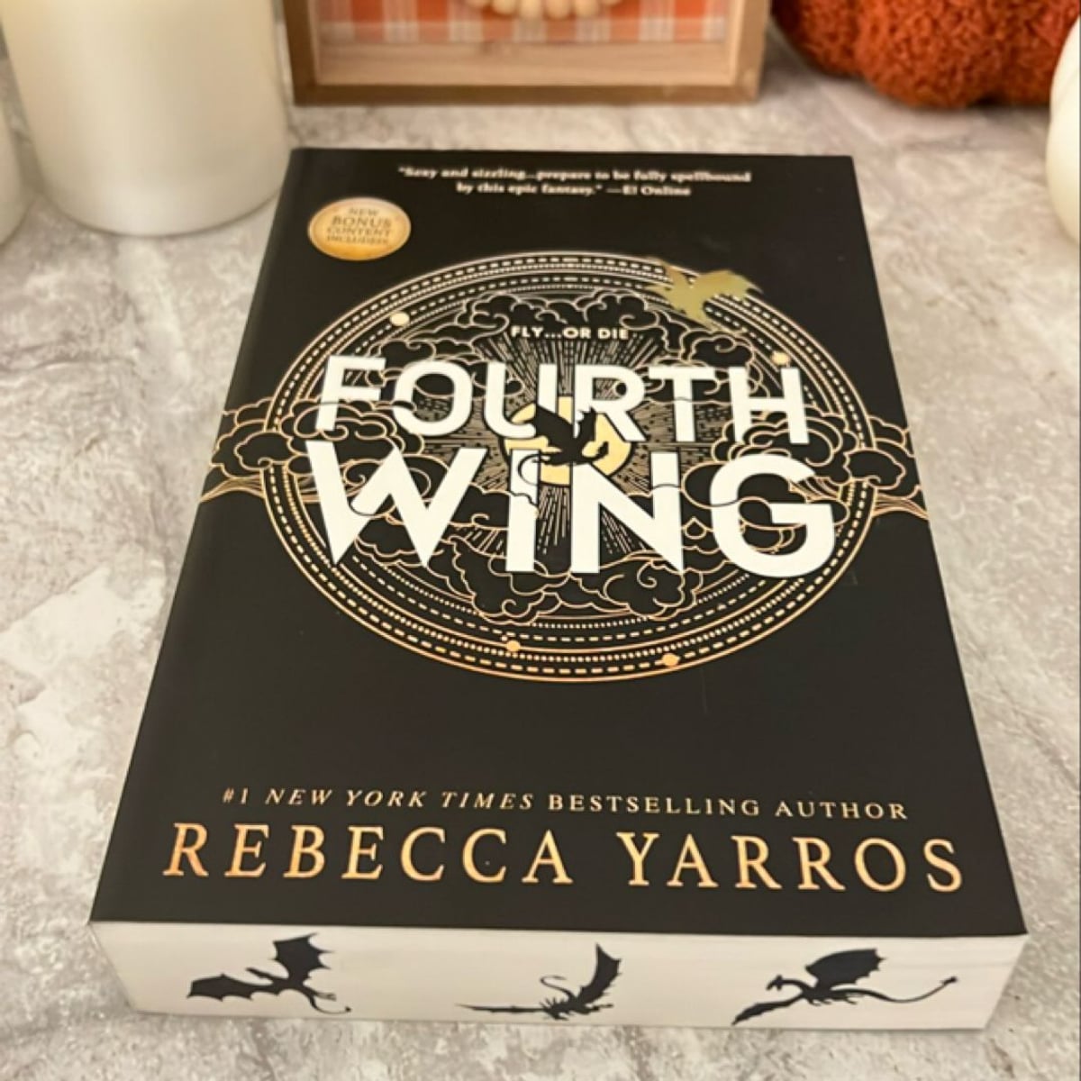 Fourth Wing by Rebecca Yarros, Paperback | Pangobooks