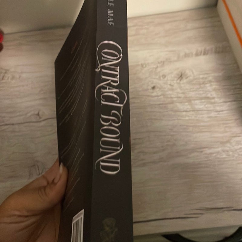 Contract Bound by Elle Mae, Paperback | Pangobooks