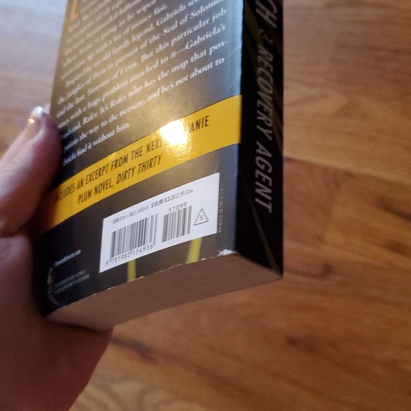 The Recovery Agent by Janet Evanovich, Paperback | Pango Books