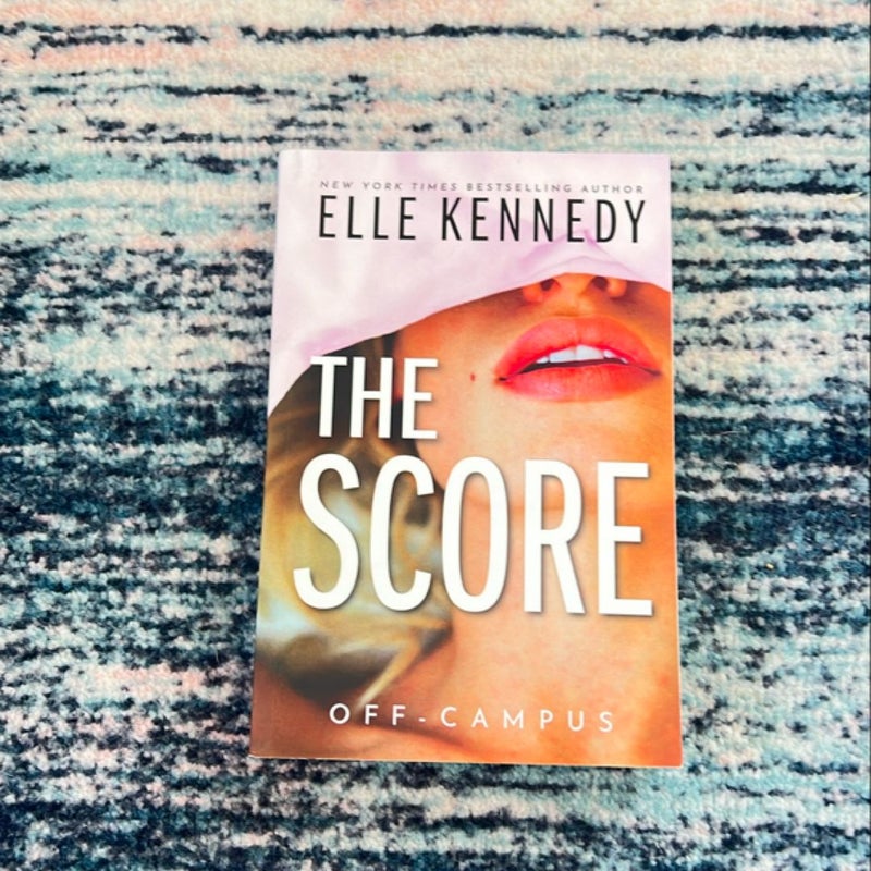 The Score by Elle Kennedy, Paperback | Pangobooks