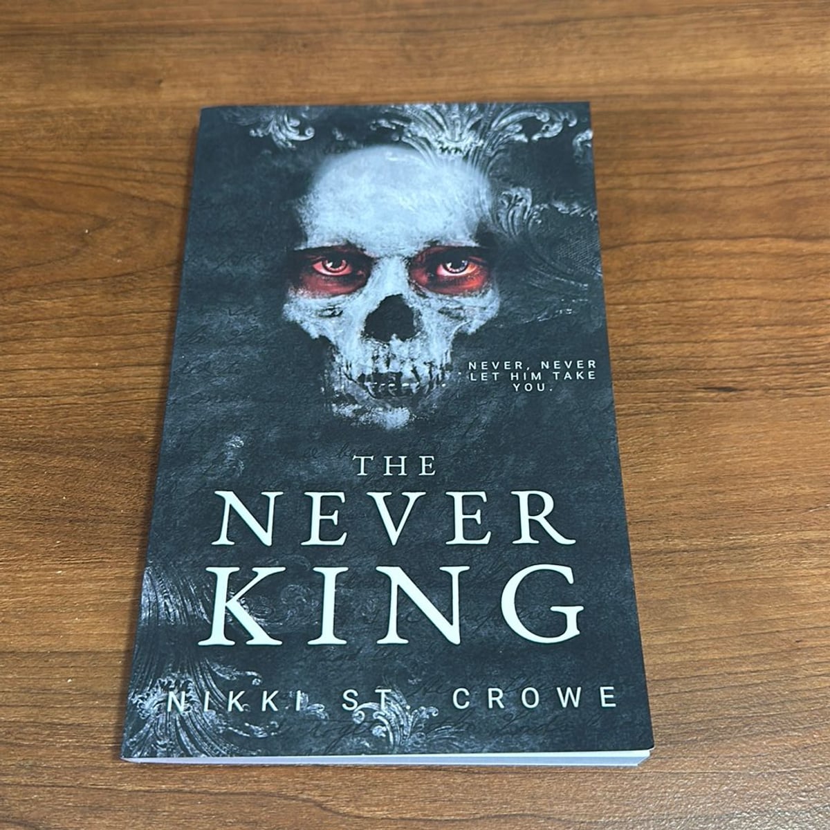 The Never King by Nikki St. Crowe, Paperback | Pangobooks