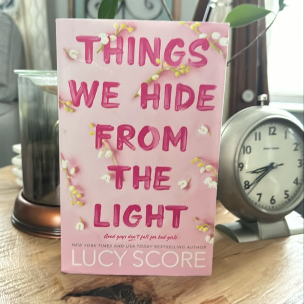 Things We Hide from the Light by Lucy Score, Paperback | Pangobooks
