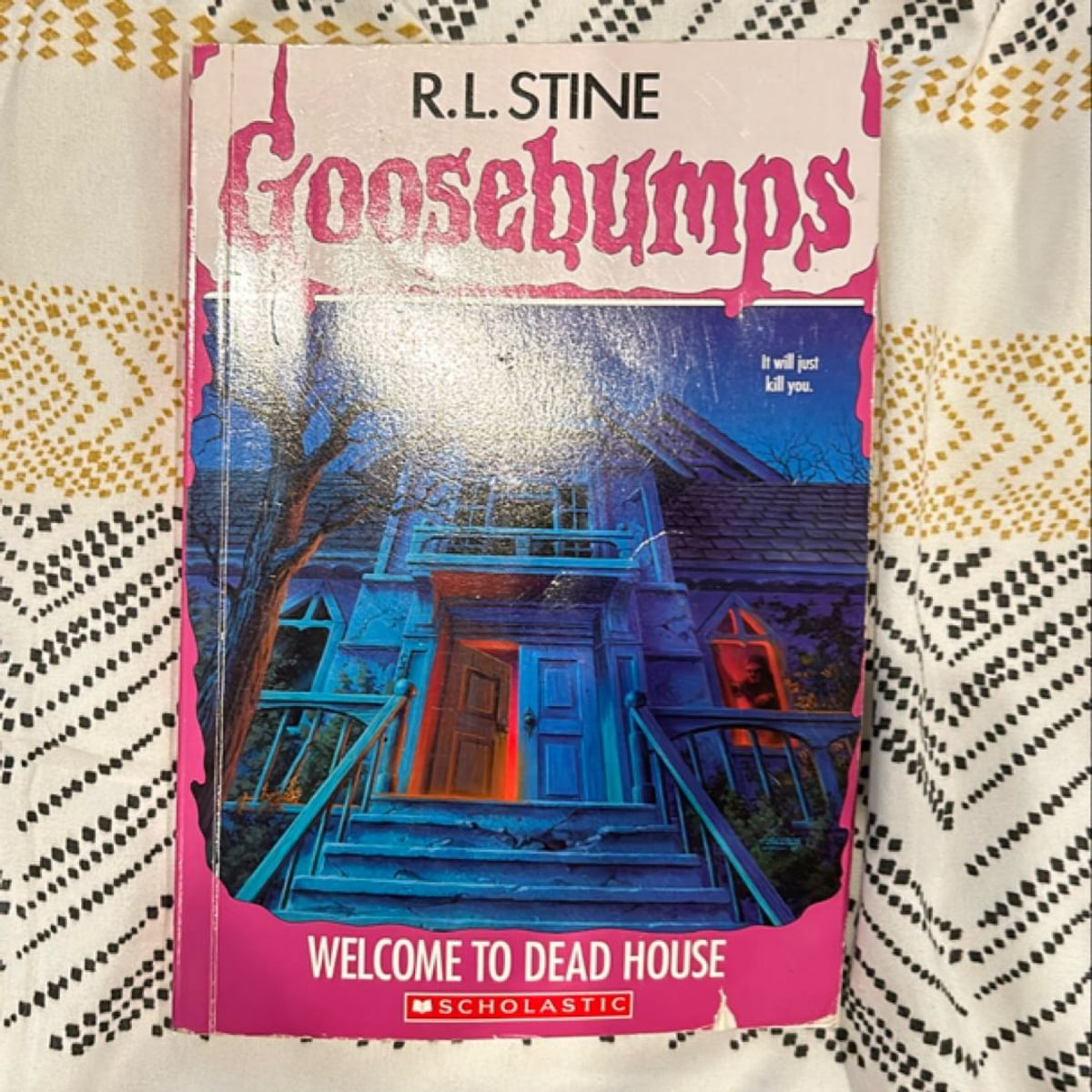 Welcome to Dead House by R. L. Stine, Paperback | Pangobooks