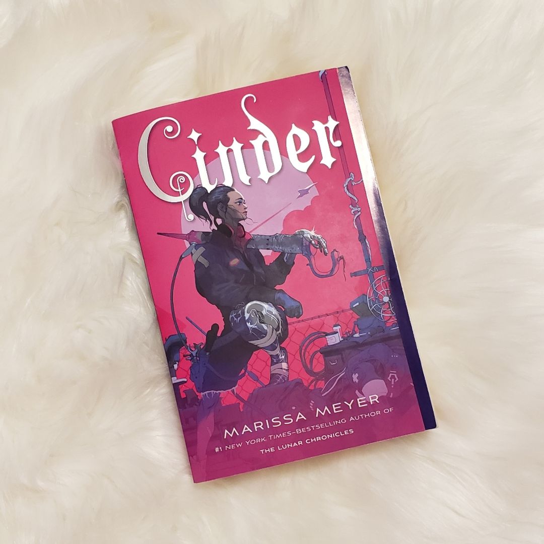 Cinder by Marissa Meyer, Paperback | Pangobooks
