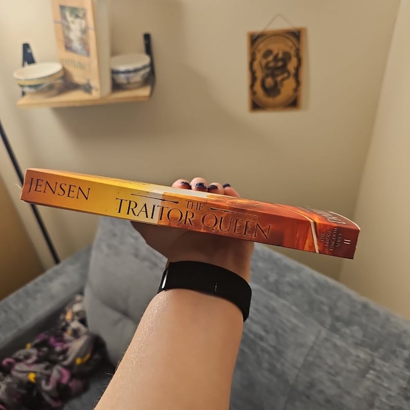 The Traitor Queen by Danielle L. Jensen, Paperback | Pangobooks