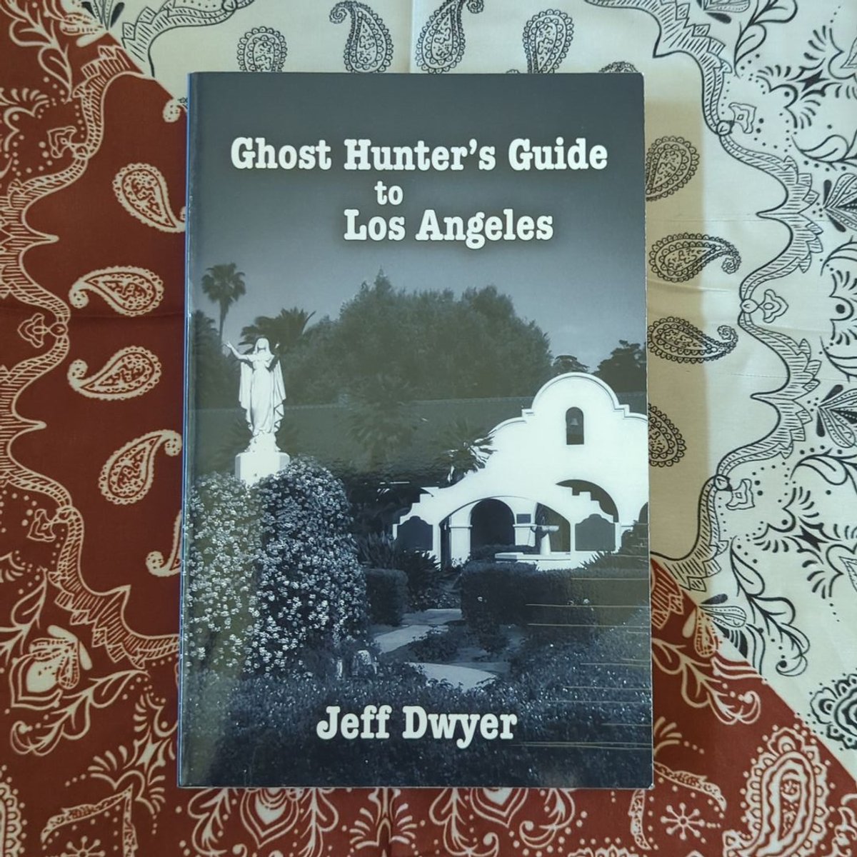 Ghost Hunter's Guide to Los Angeles by Jeff Dwyer