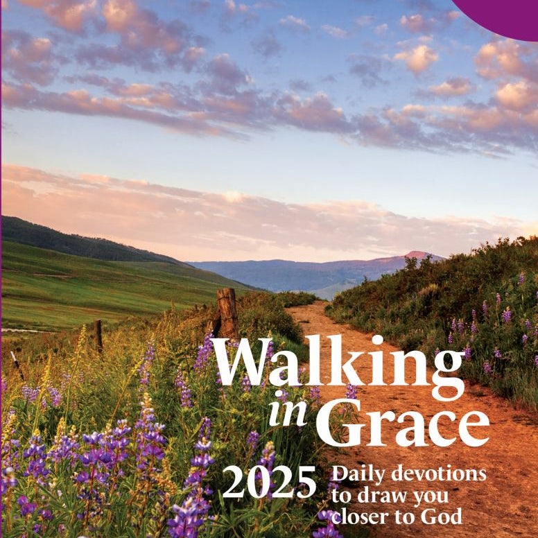 Walking in Grace 2025 Large Print by Guideposts